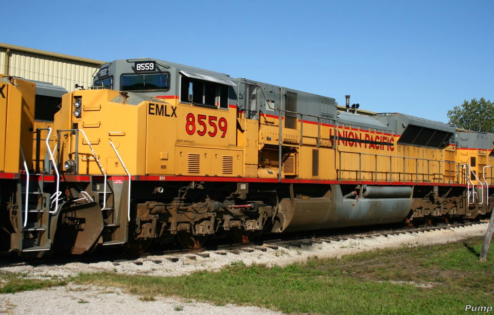 Stored Ex-UP EMLX 8559 SD90MAC-H2